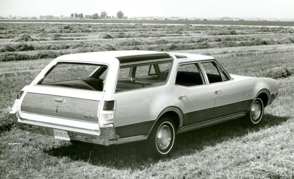 Winter Wagons: 1972 Oldsmobile Vista Cruiser | Bicester Motion ...